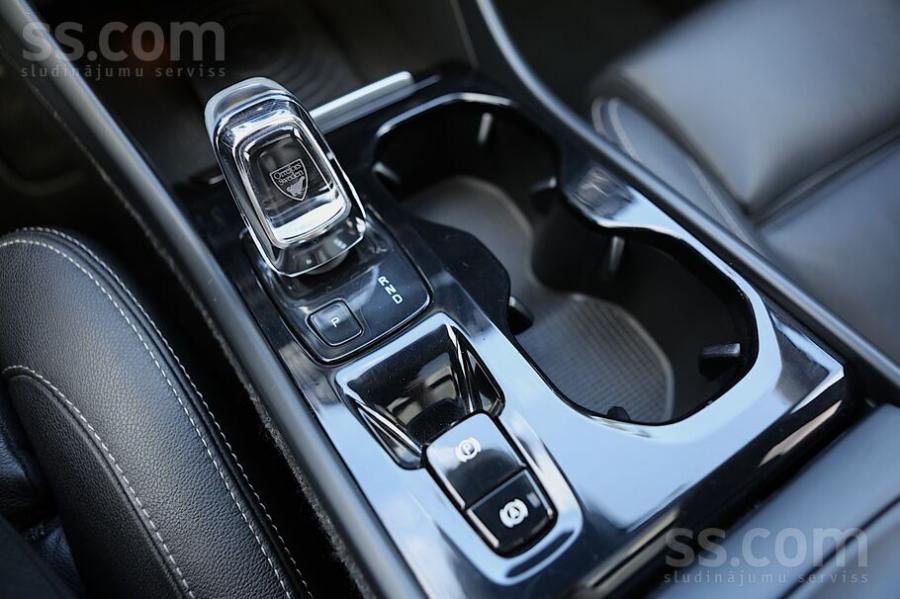 Zaļš Volvo XC40 2018 Tukums, ar dzinēja tilpumu 2.00 L un nobraukumu 163 tūkst. km par 21390 €, foto 24 vietnē AUTOMOTO.COM.LV