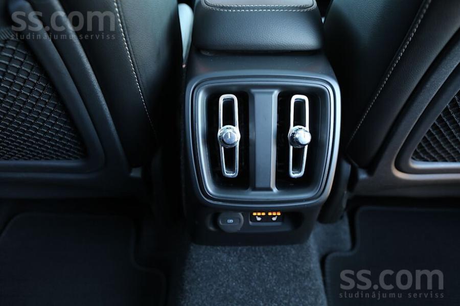 Zaļš Volvo XC40 2018 Tukums, ar dzinēja tilpumu 2.00 L un nobraukumu 163 tūkst. km par 21390 €, foto 29 vietnē AUTOMOTO.COM.LV