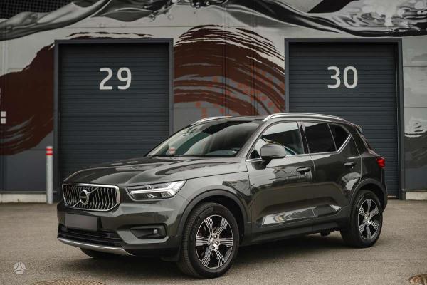 Green Volvo XC40 2018 in Kaunas, with an engine capacity of 1.97 L and mileage of 171 thousand km for 18850 €, photo 2 on AUTOMOTO.COM.LV