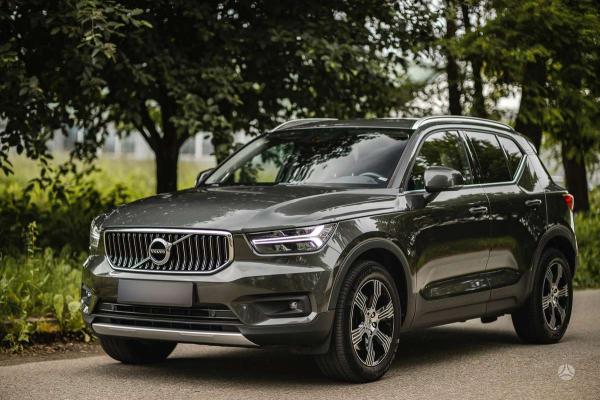 Green Volvo XC40 2018 in Kaunas, with an engine capacity of 1.97 L and mileage of 171 thousand km for 18850 €, photo 9 on AUTOMOTO.COM.LV