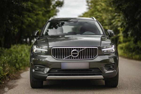 Green Volvo XC40 2018 in Kaunas, with an engine capacity of 1.97 L and mileage of 171 thousand km for 18850 €, photo 10 on AUTOMOTO.COM.LV