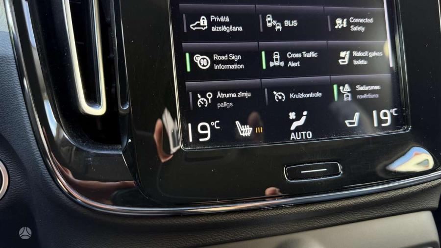 Зеленый Вольво XC40 2019 в Елгава, объемом двигателя 0.00 л и пробегом 220 тыс. км за 19900 €, фото 20 на AUTOMOTO.COM.LV