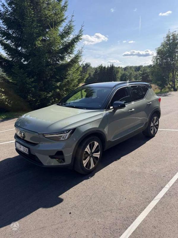 Зеленый Вольво XC40 2022 в Мажейкяй, объемом двигателя 0.00 л и пробегом 62 тыс. км за 28500 €, фото 1 на AUTOMOTO.COM.LV