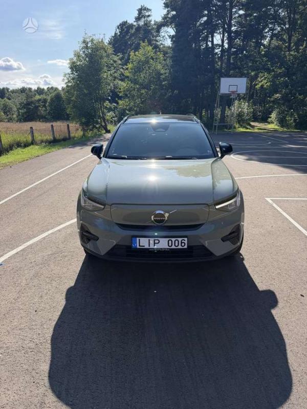 Зеленый Вольво XC40 2022 в Мажейкяй, объемом двигателя 0.00 л и пробегом 62 тыс. км за 28500 €, фото 2 на AUTOMOTO.COM.LV