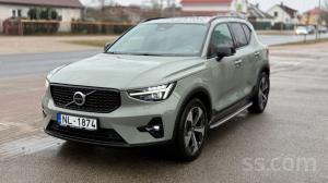 Zaļš Volvo XC40 2023 Liepāja, ar dzinēja tilpumu 2.00 L un nobraukumu 67 tūkst. km par 31000 €, foto  vietnē AUTOMOTO.COM.LV