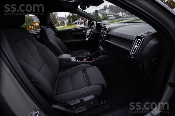 Zaļš Volvo XC40 2023 Rīga, ar dzinēja tilpumu 2.00 L un nobraukumu 0 tūkst. km par 26700 €, foto 9 vietnē AUTOMOTO.COM.LV