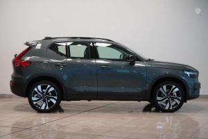 Zaļš Volvo XC40 2025 Viļņa, ar dzinēja tilpumu 1.97 L un nobraukumu 10 tūkst. km par 41900 €, foto 2 vietnē AUTOMOTO.COM.LV
