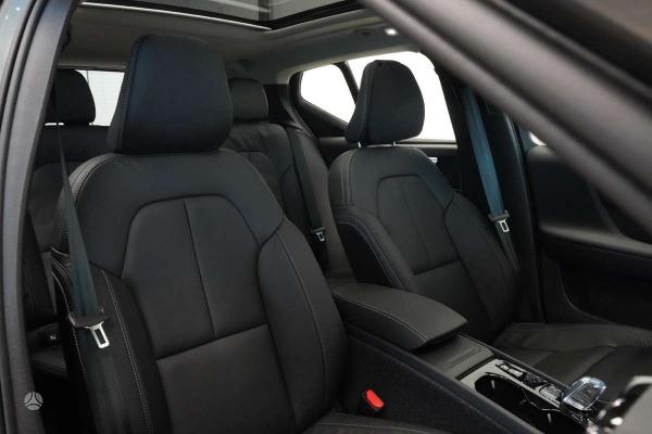 Green Volvo XC40 2025 in Vilnius, with an engine capacity of 1.97 L and mileage of 10 thousand km for 41900 €, photo 11 on AUTOMOTO.COM.LV