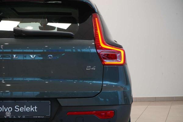 Green Volvo XC40 2026 in Vilnius, with an engine capacity of 1.97 L and mileage of 10 thousand km for 40900 €, photo 7 on AUTOMOTO.COM.LV