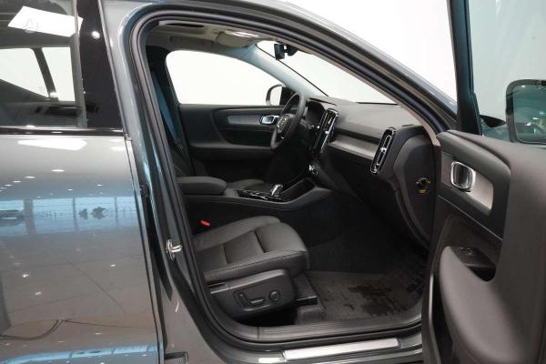 Green Volvo XC40 2026 in Vilnius, with an engine capacity of 1.97 L and mileage of 10 thousand km for 40900 €, photo 10 on AUTOMOTO.COM.LV