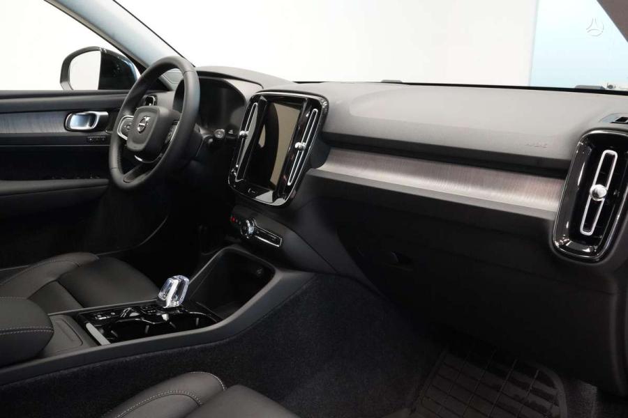 Зеленый Вольво XC40 2026 в Вильнюс, объемом двигателя 1.97 л и пробегом 10 тыс. км за 40900 €, фото 17 на AUTOMOTO.COM.LV