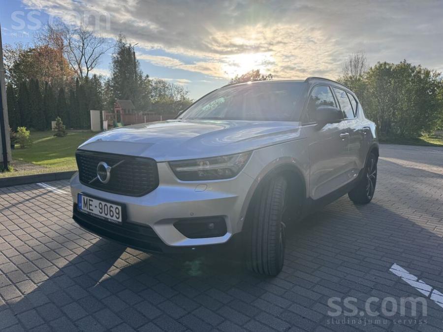 Grey Volvo XC40 2018 in Riga, with an engine capacity of 2.00 L and mileage of 120 thousand km for 21900 €, photo 2 on AUTOMOTO.COM.LV