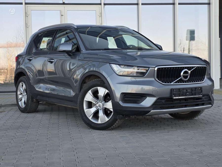 Grey Volvo XC40 2018 in Vilnius, with an engine capacity of 1.97 L and mileage of 222 thousand km for 19600 €, photo 1 on AUTOMOTO.COM.LV