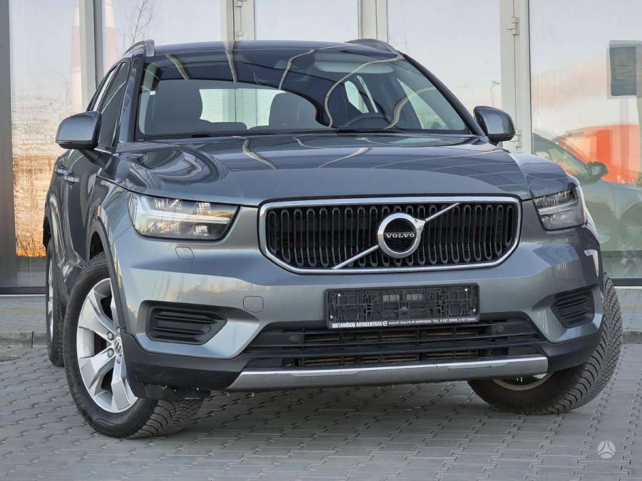 Grey Volvo XC40 2018 in Vilnius, with an engine capacity of 1.97 L and mileage of 222 thousand km for 19600 €, photo 2 on AUTOMOTO.COM.LV