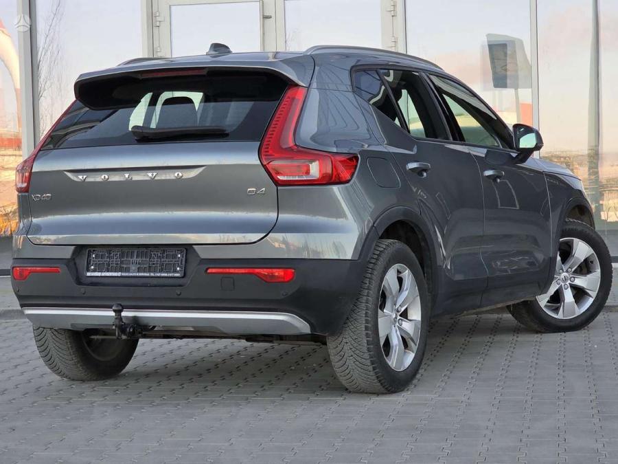 Grey Volvo XC40 2018 in Vilnius, with an engine capacity of 1.97 L and mileage of 222 thousand km for 19600 €, photo 7 on AUTOMOTO.COM.LV