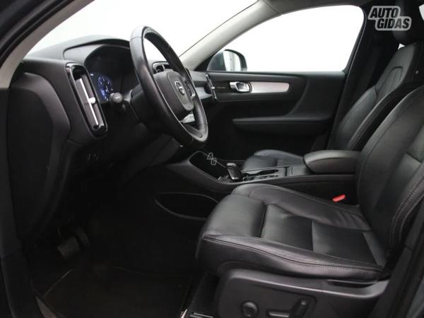 Pelēks Volvo XC40 2018 Viļņa, ar dzinēja tilpumu 2.00 L un nobraukumu 206 tūkst. km par 19599 €, foto 4 vietnē AUTOMOTO.COM.LV
