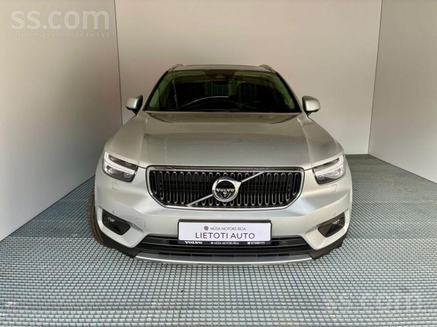 Grey Volvo XC40 2018 in Riga, with an engine capacity of 2.00 L and mileage of 158 thousand km for 22900 €, photo 3 on AUTOMOTO.COM.LV