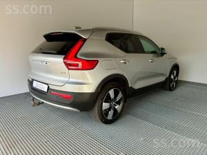Grey Volvo XC40 2018 in Riga, with an engine capacity of 2.00 L and mileage of 158 thousand km for 22900 €, photo 4 on AUTOMOTO.COM.LV