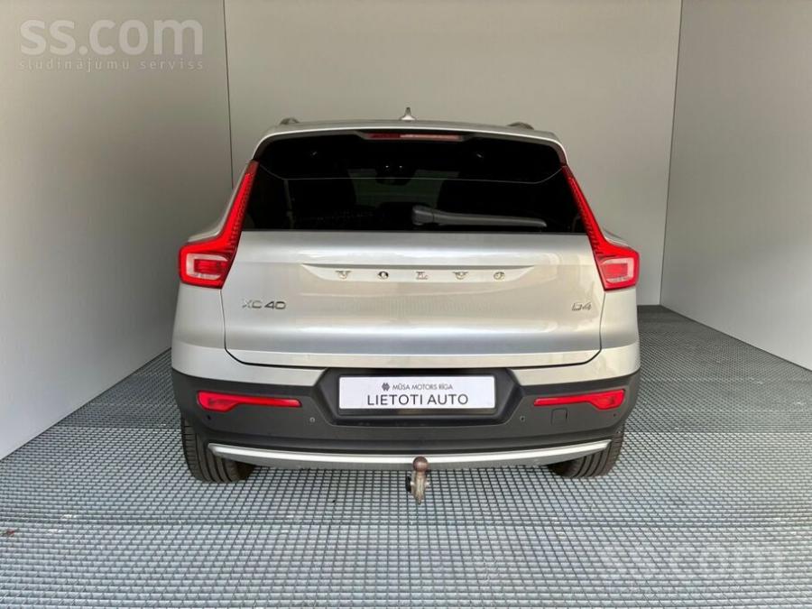 Grey Volvo XC40 2018 in Riga, with an engine capacity of 2.00 L and mileage of 158 thousand km for 22900 €, photo 5 on AUTOMOTO.COM.LV