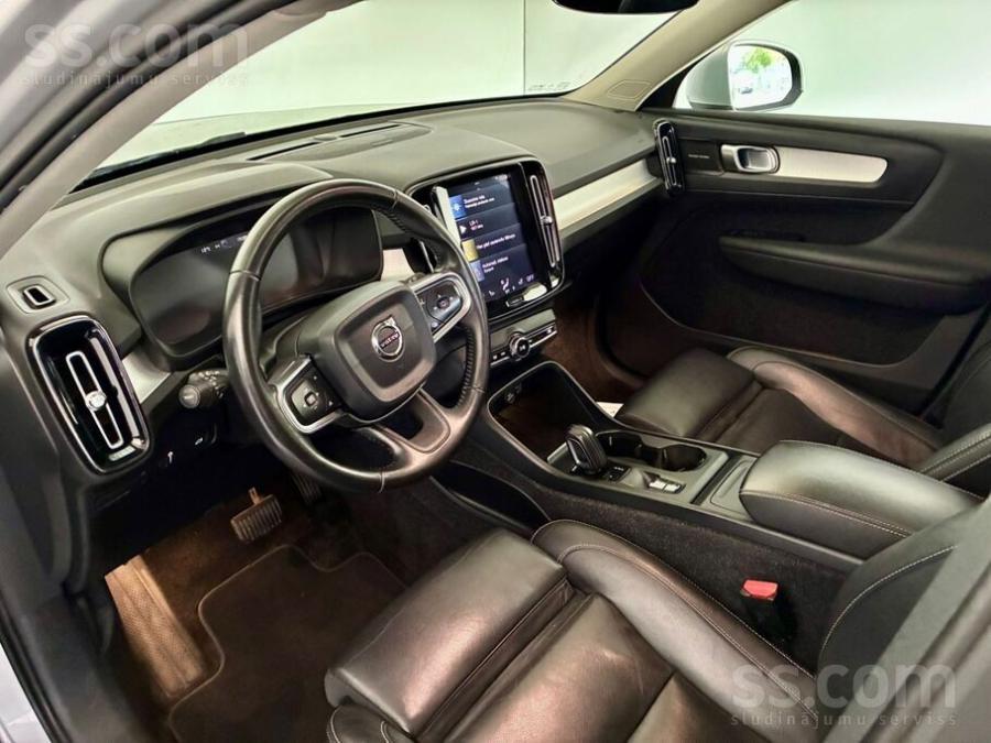 Grey Volvo XC40 2018 in Riga, with an engine capacity of 2.00 L and mileage of 158 thousand km for 22900 €, photo 7 on AUTOMOTO.COM.LV