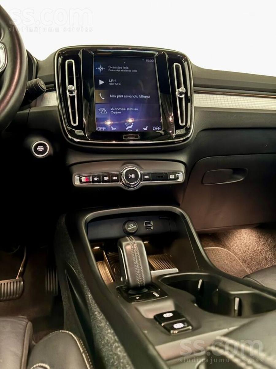 Grey Volvo XC40 2018 in Riga, with an engine capacity of 2.00 L and mileage of 158 thousand km for 22900 €, photo 13 on AUTOMOTO.COM.LV