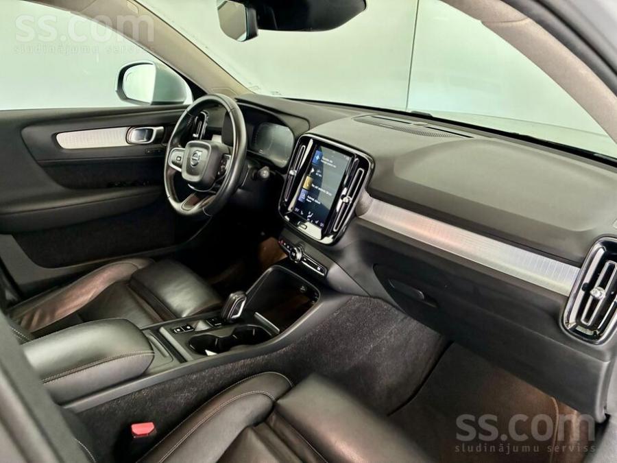 Grey Volvo XC40 2018 in Riga, with an engine capacity of 2.00 L and mileage of 158 thousand km for 22900 €, photo 18 on AUTOMOTO.COM.LV