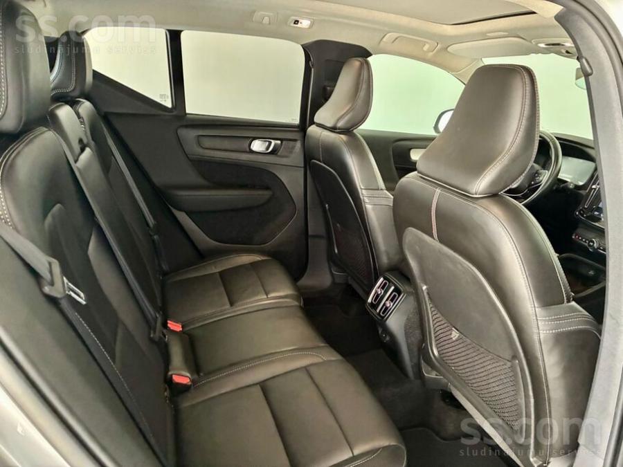 Grey Volvo XC40 2018 in Riga, with an engine capacity of 2.00 L and mileage of 158 thousand km for 22900 €, photo 19 on AUTOMOTO.COM.LV