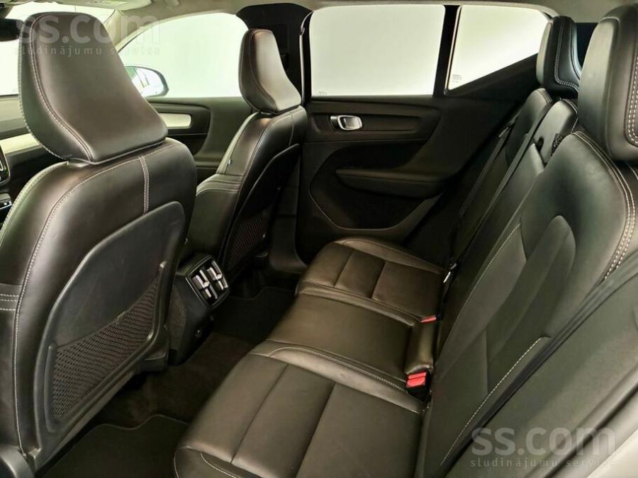 Grey Volvo XC40 2018 in Riga, with an engine capacity of 2.00 L and mileage of 158 thousand km for 22900 €, photo 20 on AUTOMOTO.COM.LV