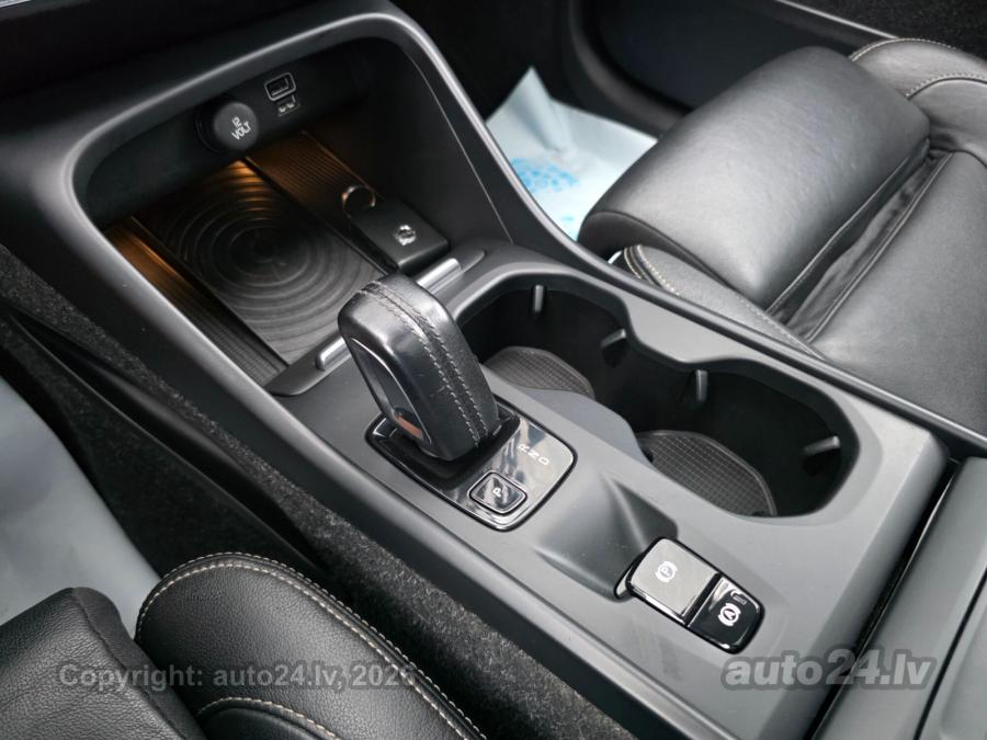 Grey Volvo XC40 2018 in Tallinn, with an engine capacity of 2.00 L and mileage of 167 thousand km for 17990 €, photo 16 on AUTOMOTO.COM.LV