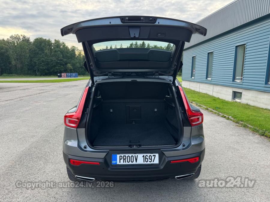 Pelēks Volvo XC40 2018 Rapla, ar dzinēja tilpumu 2.00 L un nobraukumu 240 tūkst. km par 17700 €, foto 10 vietnē AUTOMOTO.COM.LV