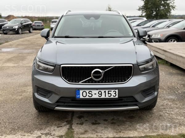 Grey Volvo XC40 2018 in Riga, with an engine capacity of 2.00 L and mileage of 313 thousand km for 13900 €, photo 3 on AUTOMOTO.COM.LV