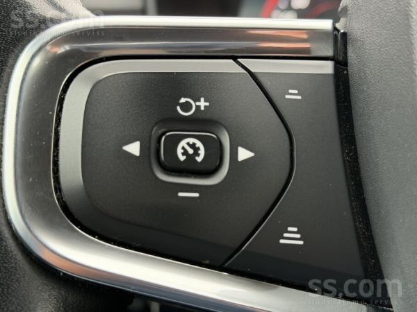 Grey Volvo XC40 2018 in Riga, with an engine capacity of 2.00 L and mileage of 313 thousand km for 13900 €, photo 8 on AUTOMOTO.COM.LV
