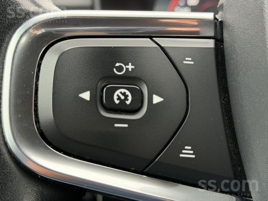 Pelēks Volvo XC40 2018 Rīga, ar dzinēja tilpumu 2.00 L un nobraukumu 313 tūkst. km par 13900 €, foto 8 vietnē AUTOMOTO.COM.LV