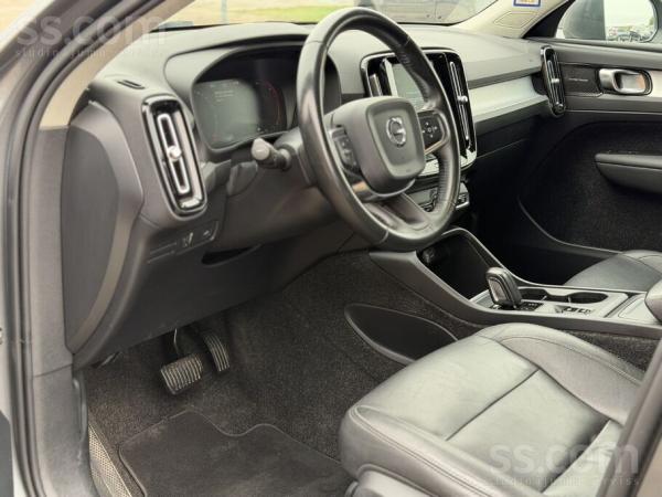 Grey Volvo XC40 2018 in Riga, with an engine capacity of 2.00 L and mileage of 313 thousand km for 13900 €, photo 10 on AUTOMOTO.COM.LV