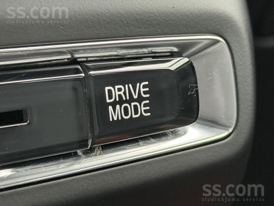 Pelēks Volvo XC40 2018 Rīga, ar dzinēja tilpumu 2.00 L un nobraukumu 313 tūkst. km par 13900 €, foto 17 vietnē AUTOMOTO.COM.LV