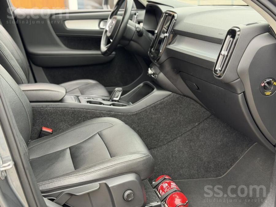 Pelēks Volvo XC40 2018 Rīga, ar dzinēja tilpumu 2.00 L un nobraukumu 313 tūkst. km par 13900 €, foto 18 vietnē AUTOMOTO.COM.LV