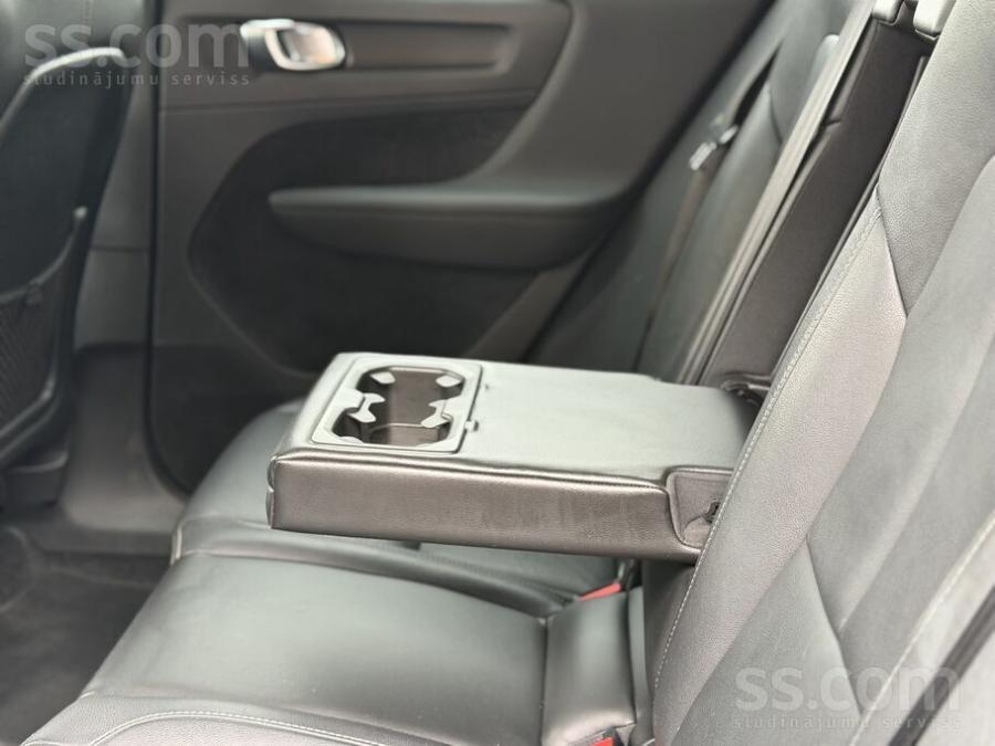 Pelēks Volvo XC40 2018 Rīga, ar dzinēja tilpumu 2.00 L un nobraukumu 313 tūkst. km par 13900 €, foto 21 vietnē AUTOMOTO.COM.LV