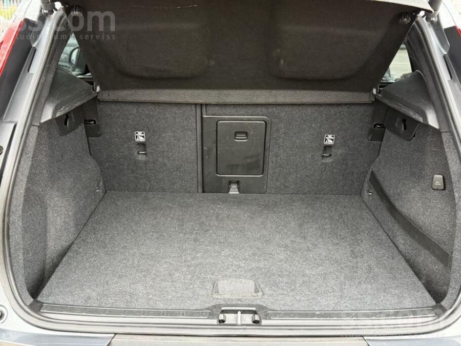 Pelēks Volvo XC40 2018 Rīga, ar dzinēja tilpumu 2.00 L un nobraukumu 313 tūkst. km par 13900 €, foto 24 vietnē AUTOMOTO.COM.LV