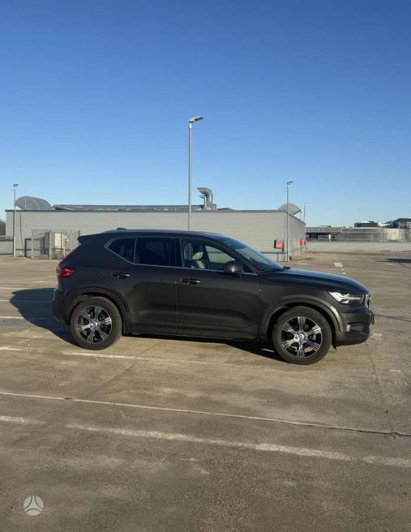 Pelēks Volvo XC40 2019 Viļņa, ar dzinēja tilpumu 0.00 L un nobraukumu 145 tūkst. km par 23000 €, foto 2 vietnē AUTOMOTO.COM.LV