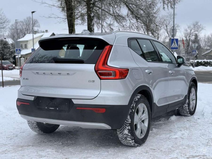 Grey Volvo XC40 2019 in Ukmerge, with an engine capacity of 1.97 L and mileage of 275 thousand km for 14950 €, photo 4 on AUTOMOTO.COM.LV