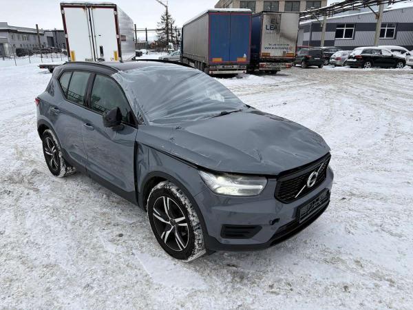 Grey Volvo XC40 2019 in Mazeikiai, with an engine capacity of 1.97 L and mileage of 89 thousand km for 8499 €, photo 2 on AUTOMOTO.COM.LV