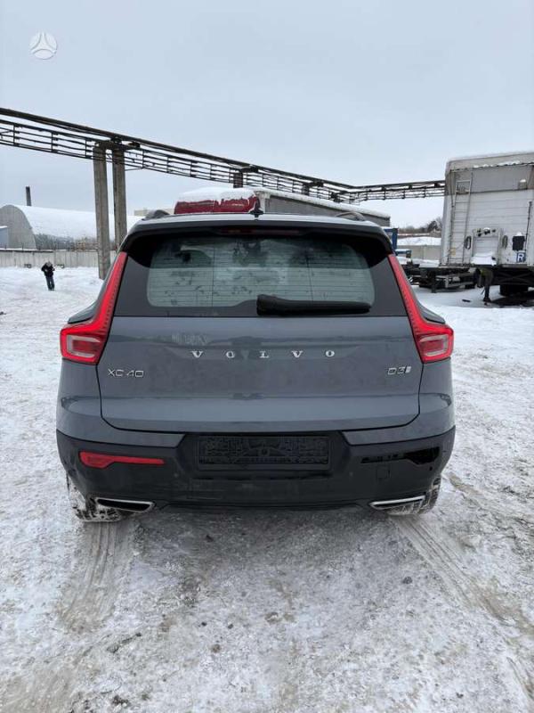 Grey Volvo XC40 2019 in Mazeikiai, with an engine capacity of 1.97 L and mileage of 89 thousand km for 8499 €, photo 4 on AUTOMOTO.COM.LV