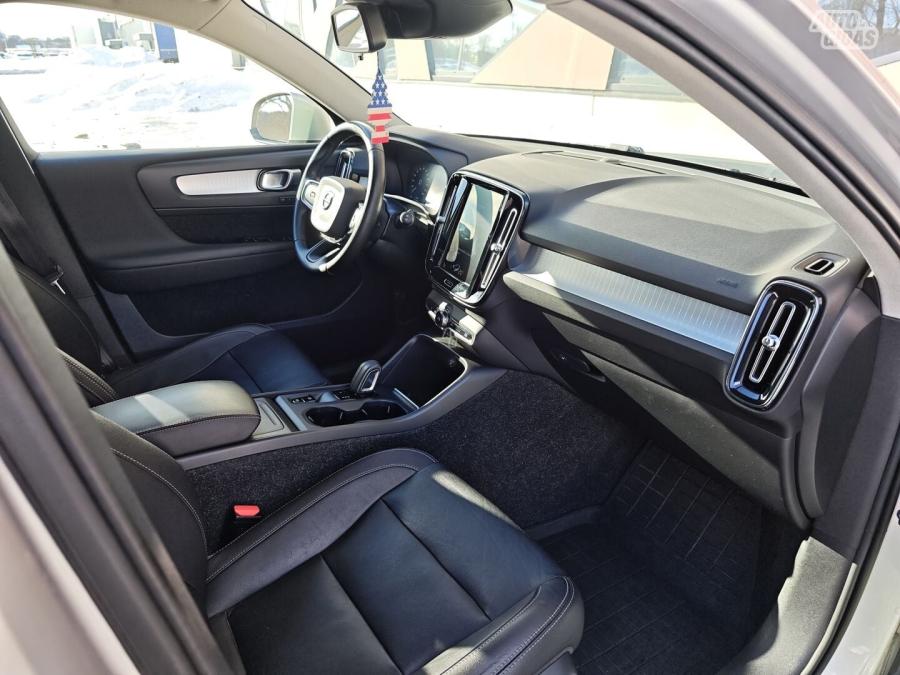 Grey Volvo XC40 2019 in Siauliai, with an engine capacity of 2.00 L and mileage of 154 thousand km for 13900 €, photo 12 on AUTOMOTO.COM.LV