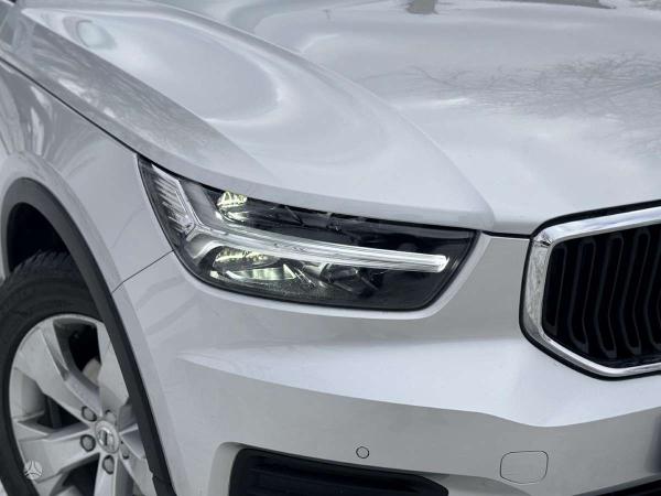 Grey Volvo XC40 2019 in Ukmerge, with an engine capacity of 1.97 L and mileage of 275 thousand km for 14950 €, photo 4 on AUTOMOTO.COM.LV
