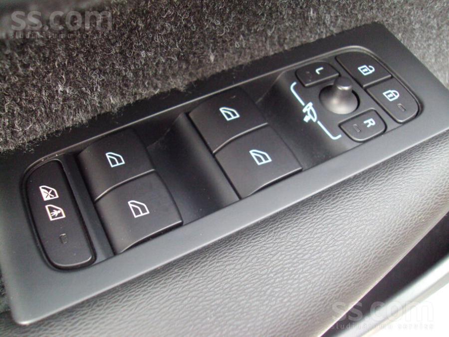 Серый Вольво XC40 2019 в Рига, объемом двигателя 2.00 л и пробегом 210 тыс. км за 19800 €, фото 13 на AUTOMOTO.COM.LV