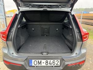 Grey Volvo XC40 2019 in Riga, with an engine capacity of 2.00 L and mileage of 249 thousand km for 15995 €, photo 6 on AUTOMOTO.COM.LV