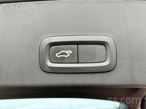 Grey Volvo XC40 2019 in Riga, with an engine capacity of 2.00 L and mileage of 249 thousand km for 15995 €, photo 7 on AUTOMOTO.COM.LV