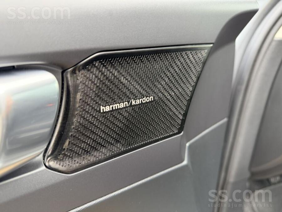 Grey Volvo XC40 2019 in Riga, with an engine capacity of 2.00 L and mileage of 249 thousand km for 15995 €, photo 10 on AUTOMOTO.COM.LV