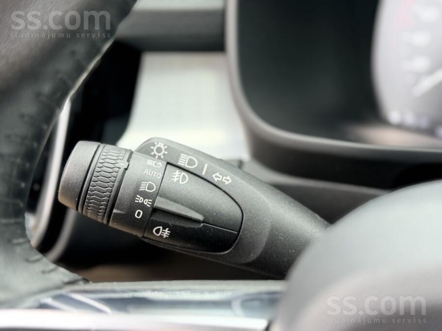 Grey Volvo XC40 2019 in Riga, with an engine capacity of 2.00 L and mileage of 249 thousand km for 15995 €, photo 20 on AUTOMOTO.COM.LV
