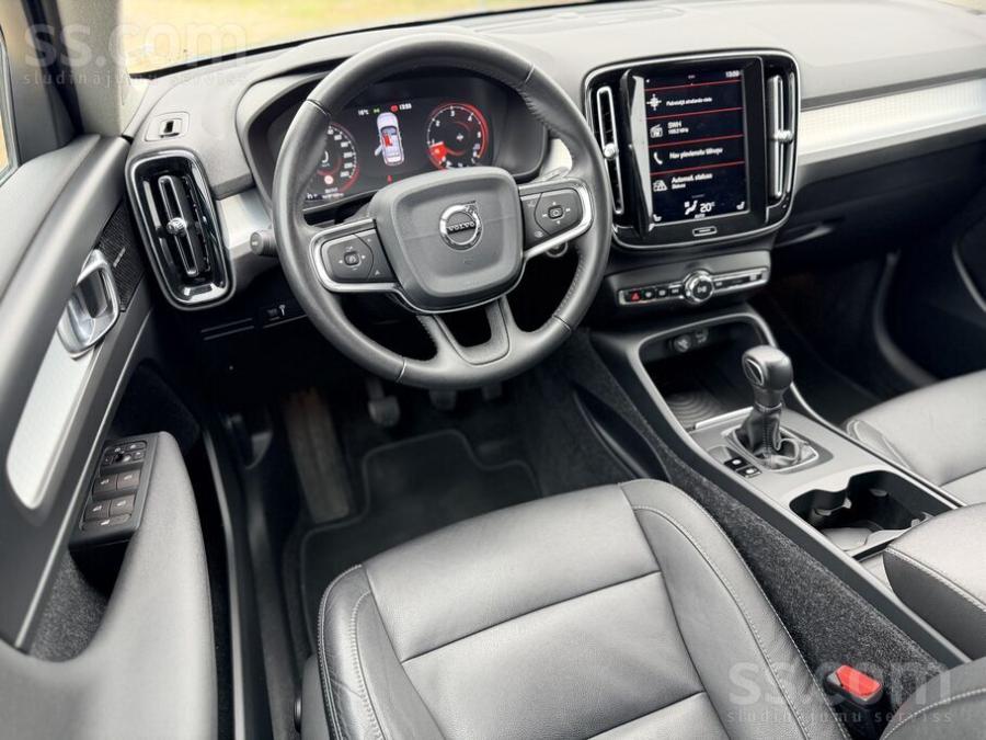 Grey Volvo XC40 2019 in Riga, with an engine capacity of 2.00 L and mileage of 249 thousand km for 15995 €, photo 21 on AUTOMOTO.COM.LV
